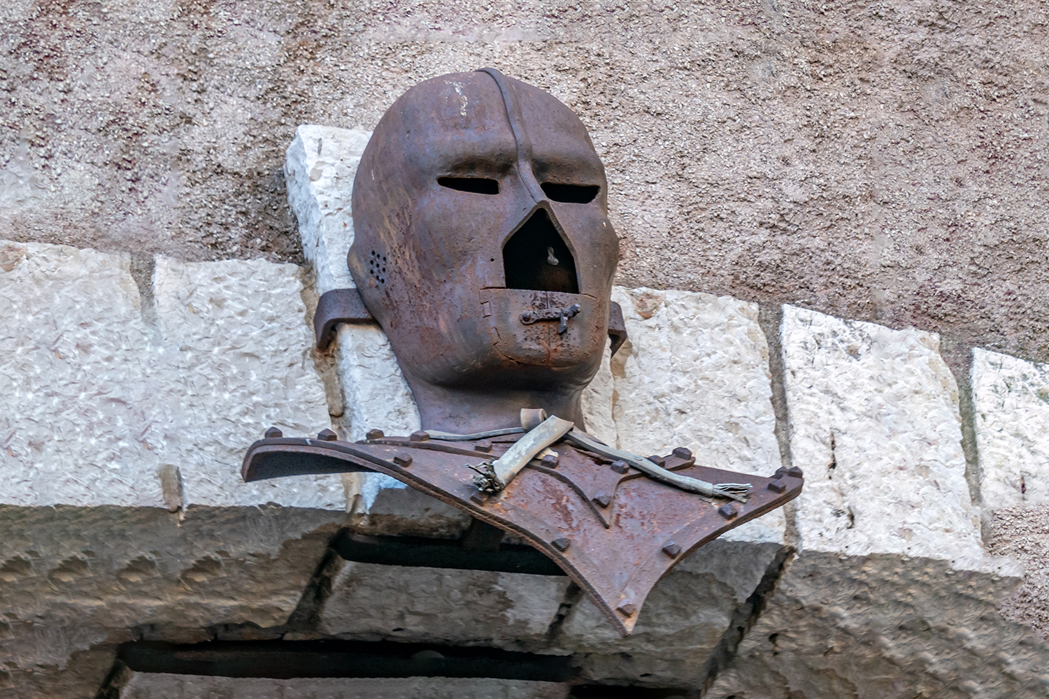 Zwiedzanie Fortu Royal i historia człowieka w żelaznej masce