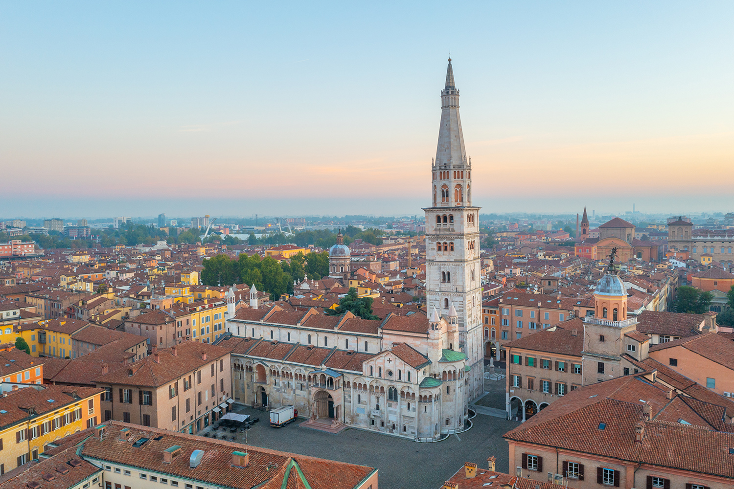 Modena (Włochy) - TOP 10: Atrakcje i Ciekawe miejsca